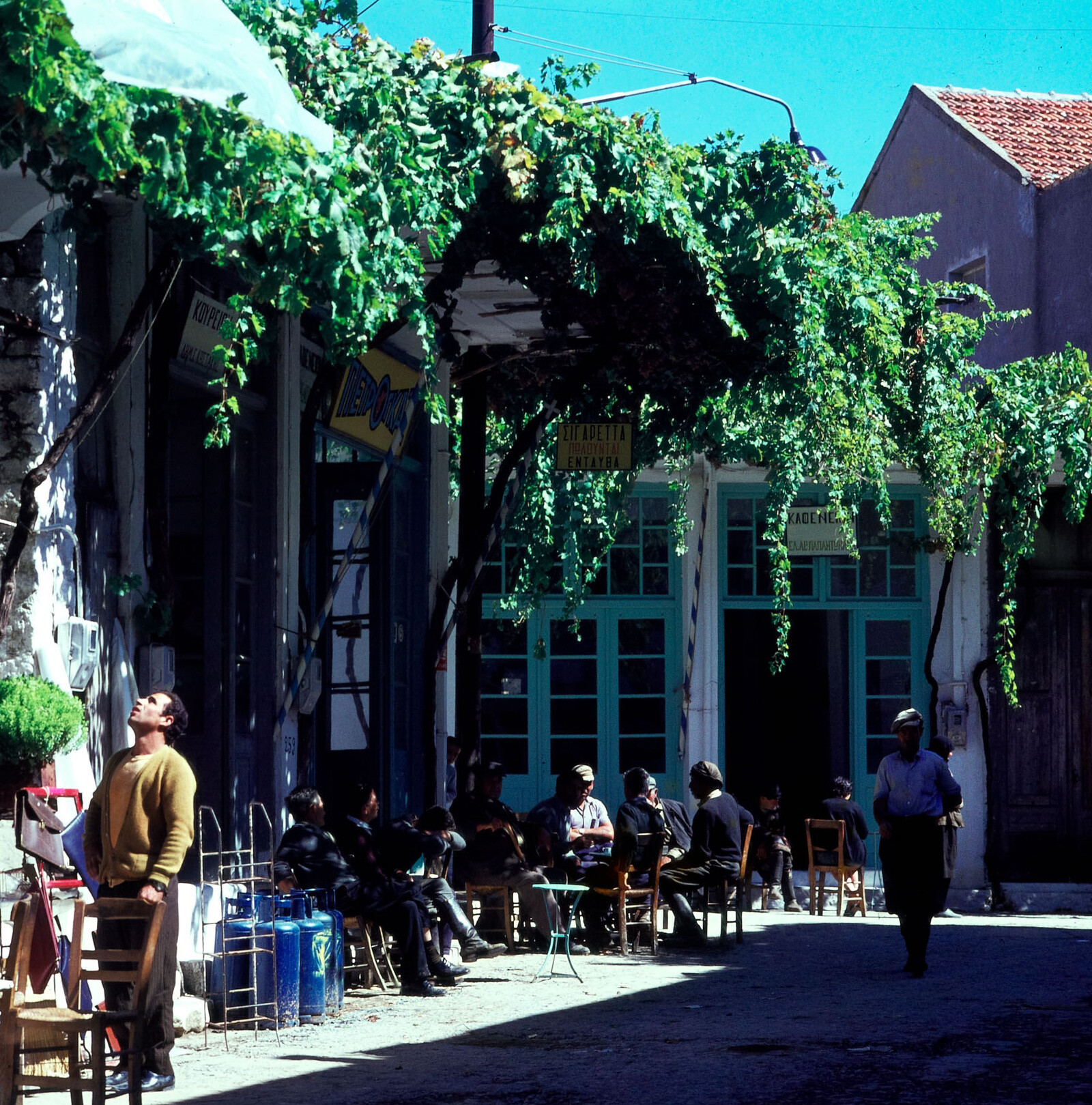 Oι άνθρωποι, τα χωριά, οι μονές και τα λιμάνια της Κρήτης του '70 | LiFO